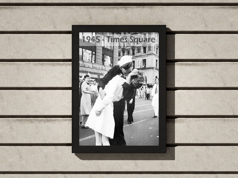 V-J Day in Times Square, Times Square Kissing, August 1945 New York ...