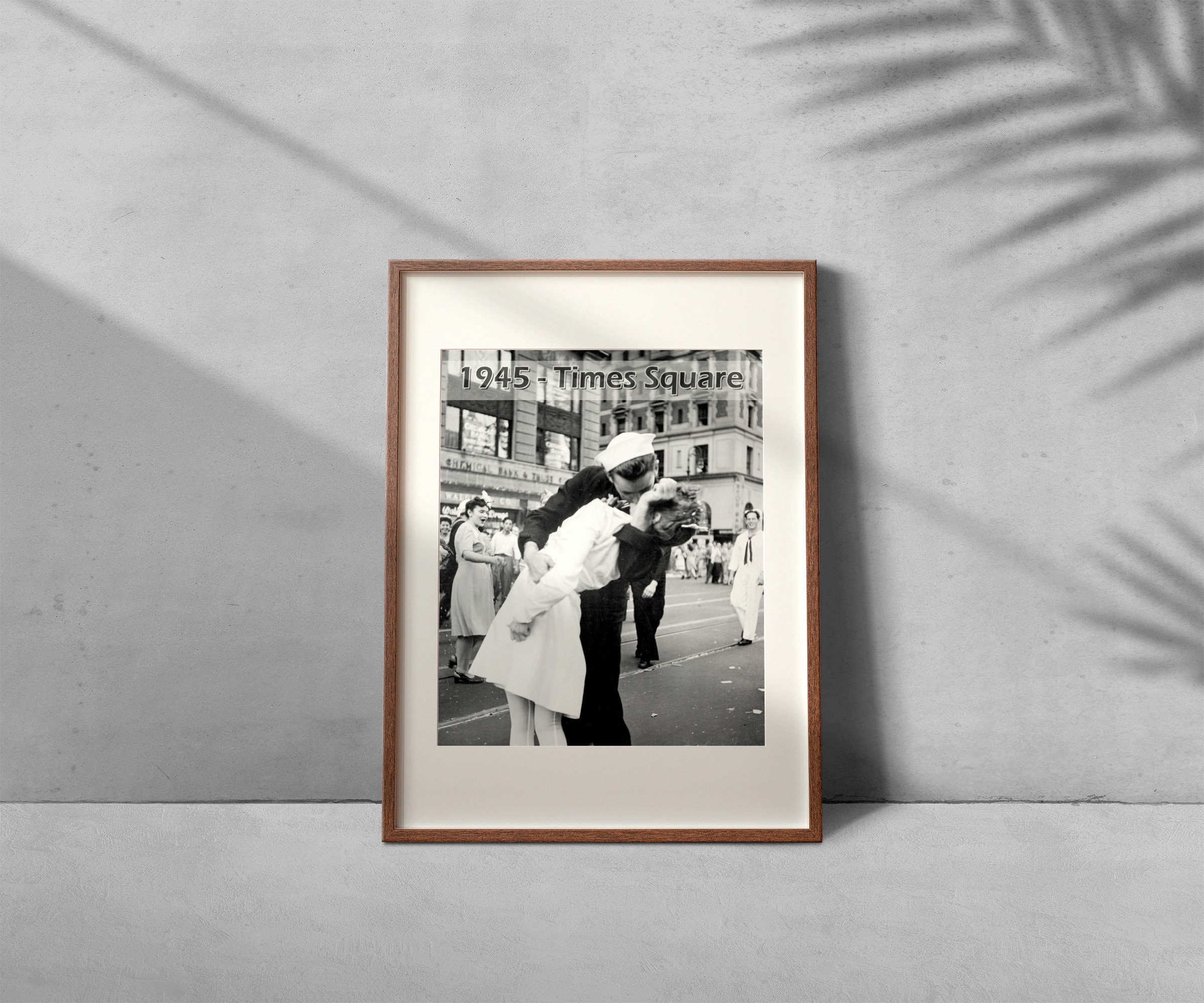 V-J Day in Times Square, Times Square Kissing, August 1945 New York ...