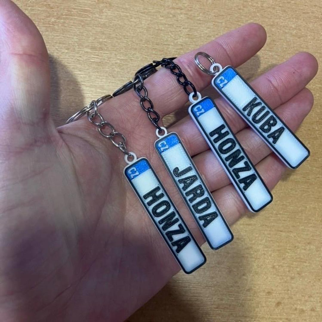 3D Printed Custom License Plate Keychain - Personalized Name Keyring ...
