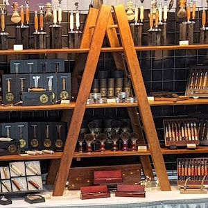 Tabletop Ladder Shelves Woodworking Plan - Easy DIY Vendor Display ...