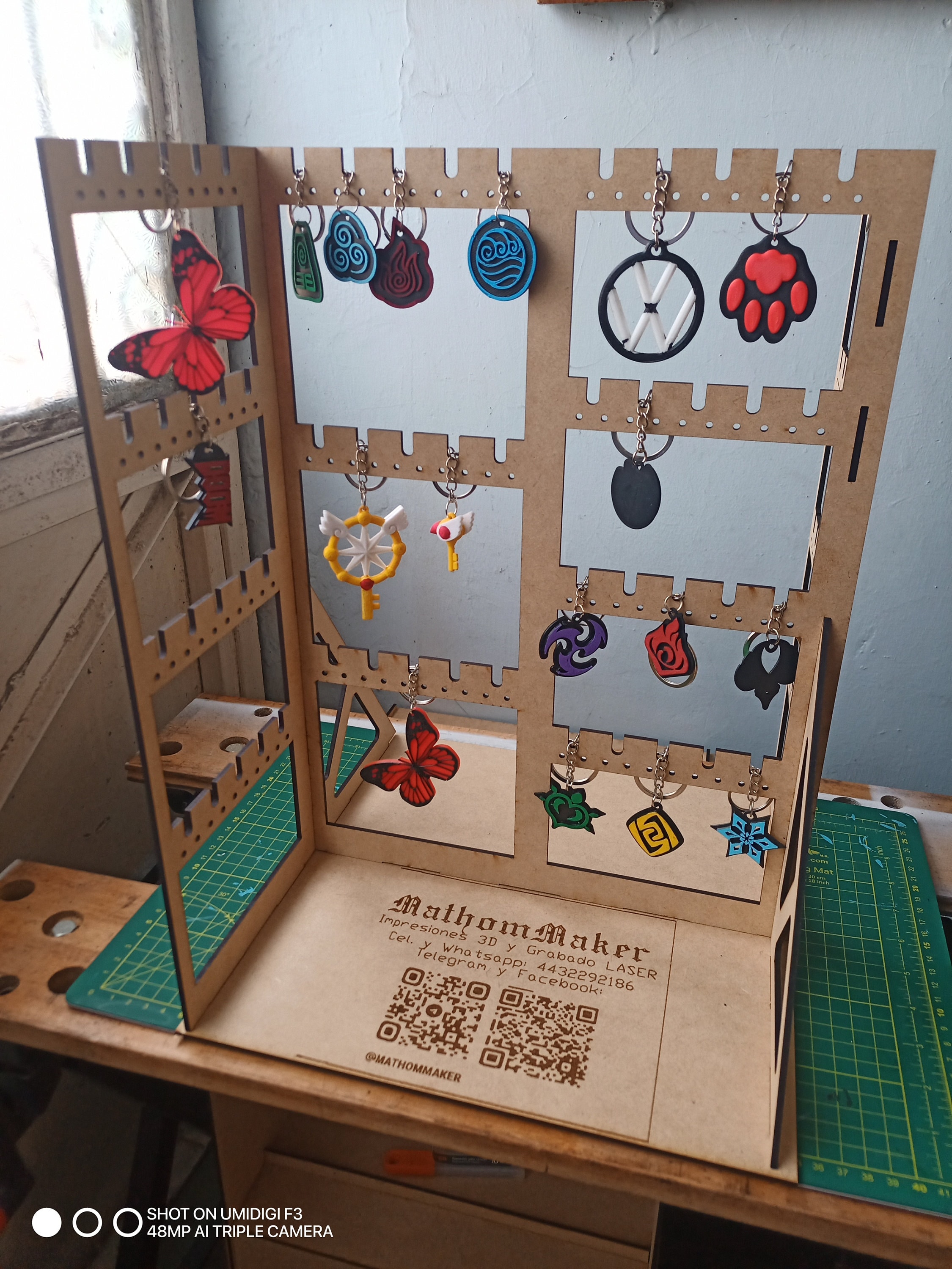 Mueble para joyería. Exhibidor para aretes, brazaletes, esclavas ...