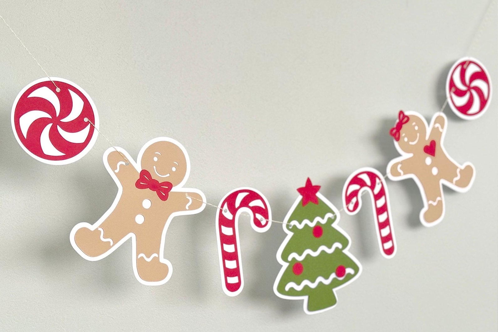 Christmas Cookie and Candy Garland SVG / Gingerbread Themed Holiday ...