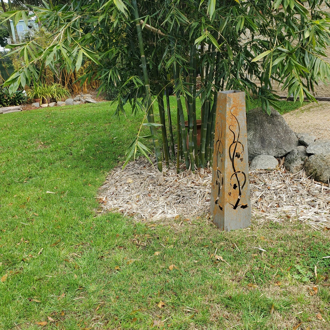 Rustic Rusty Metal Garden Columns Landscape Steel Bollards Garden Art ...