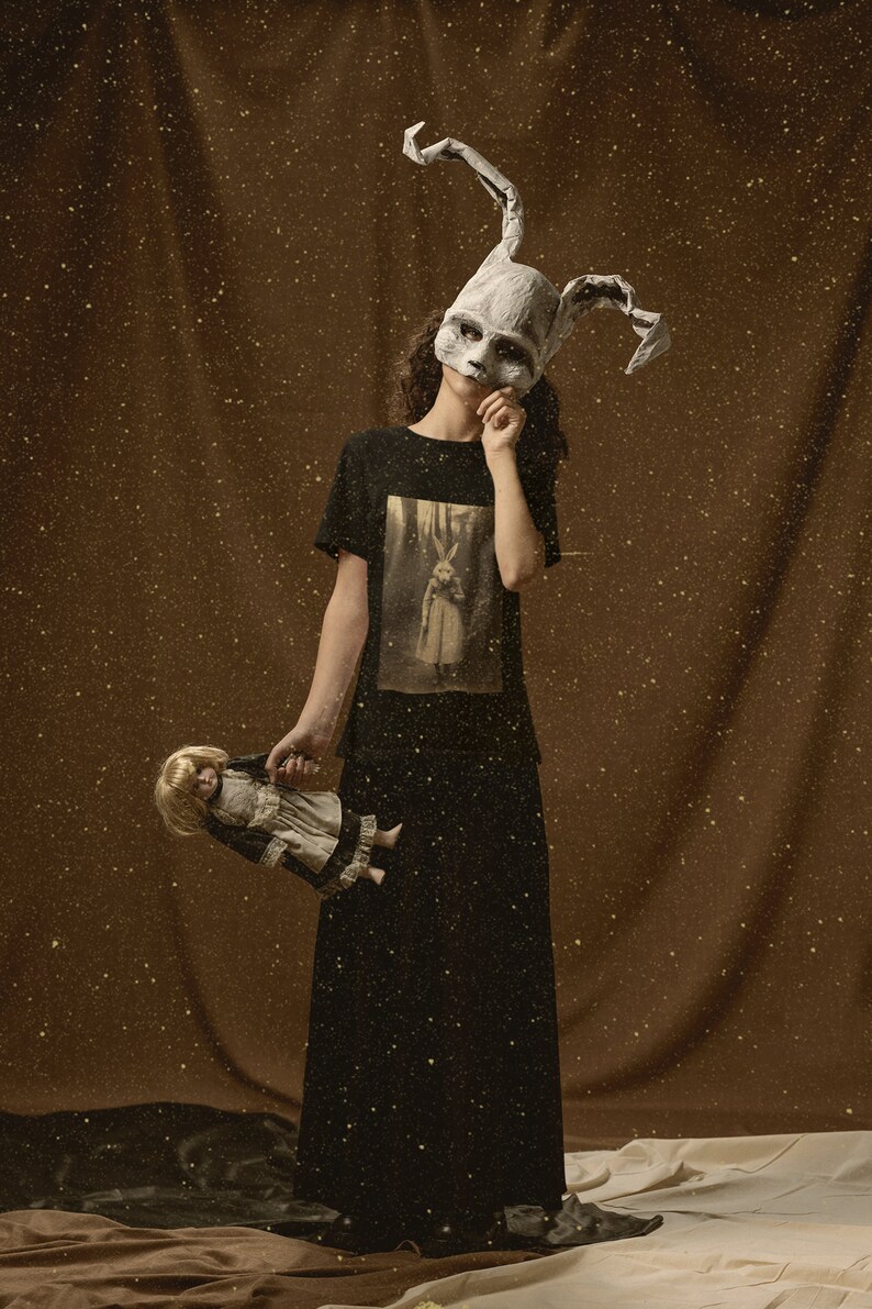 Creepy Rabbit Girl T-shirt, Weirdcore T-shirt, Gothic Horror Aesthetic ...