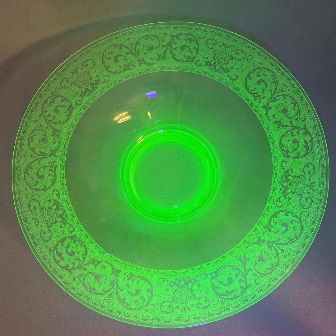 GLOWS Vintage Uranium Green Glass Console Bowl 12 5/8d X 2 3/4t With ...