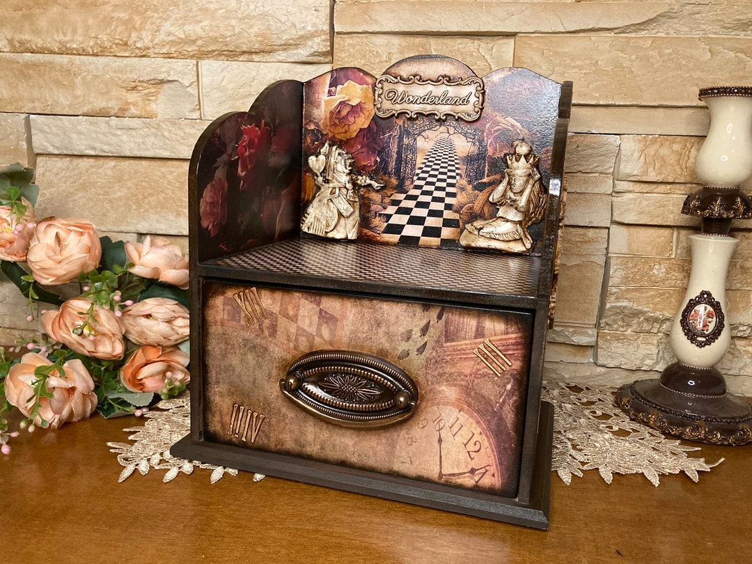 Jewelry Box Alice in Wonderland, Makeup Storage Queen of Hearts ...