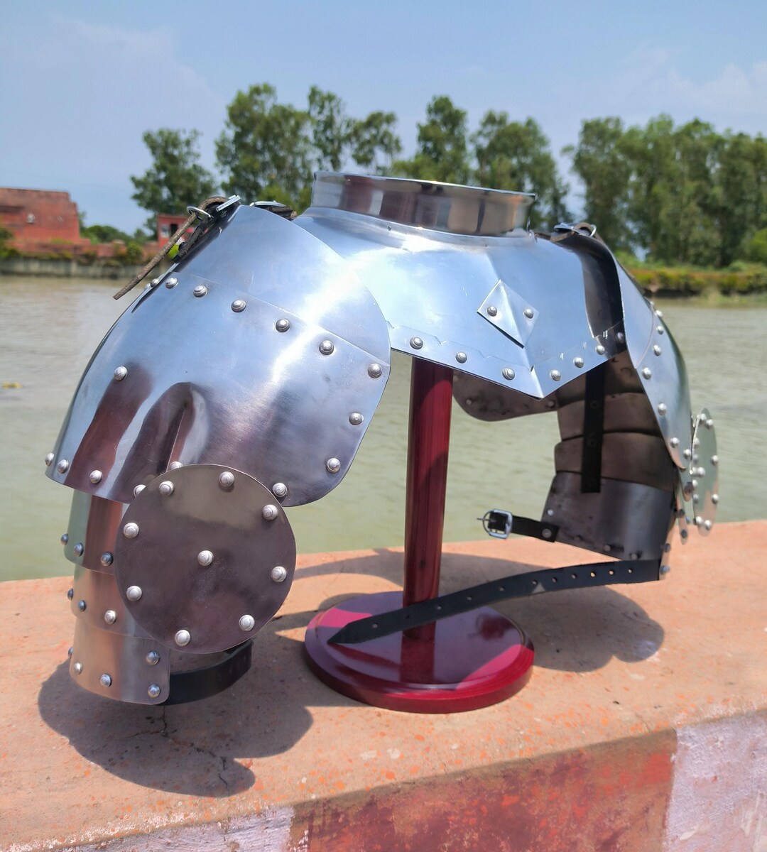 Polished Medieval Shoulder Pauldrons With Neck Guard-battle -ready ...