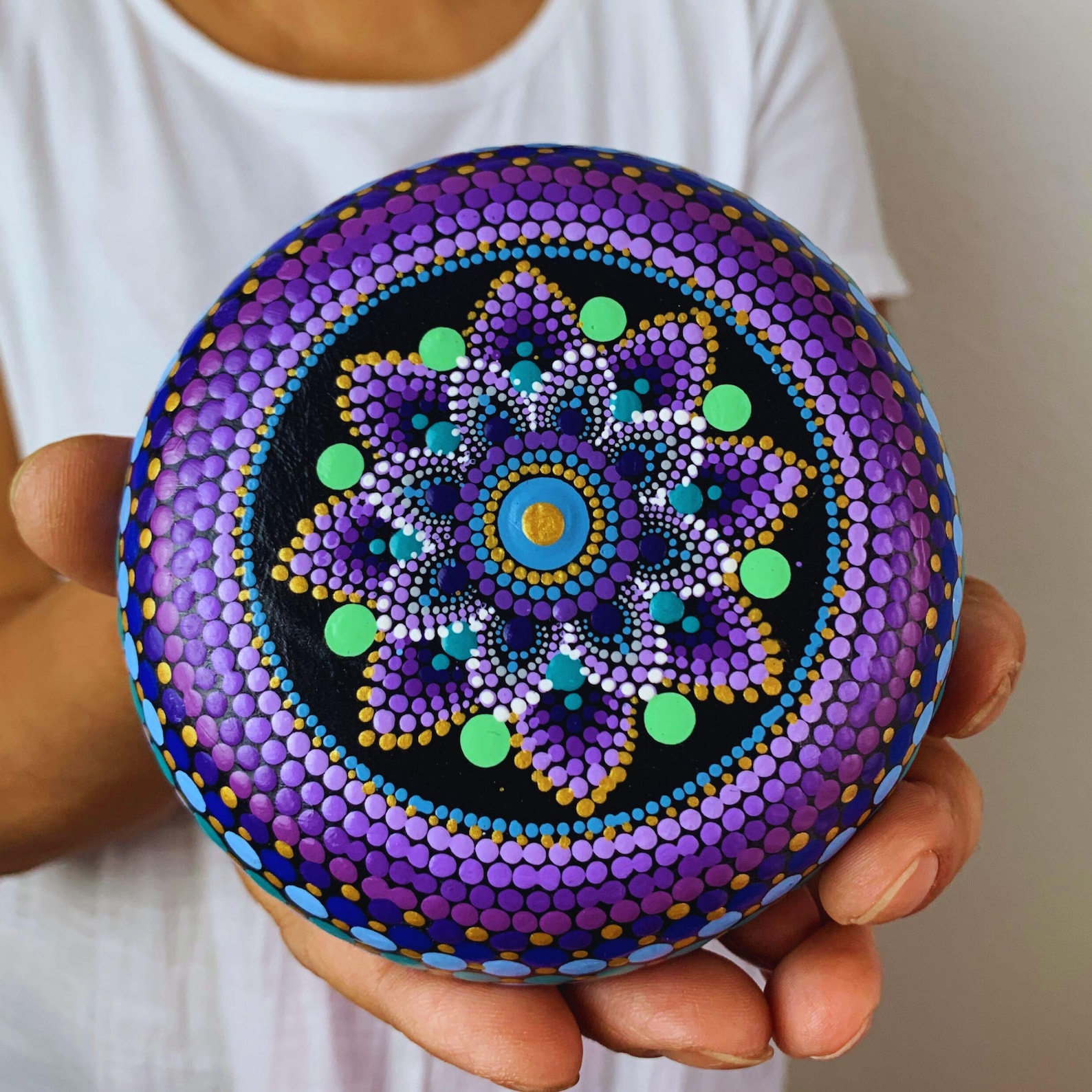 Dot Art Mandala Stone, Handpainted Rock With Dots, Pointillism Mandala ...