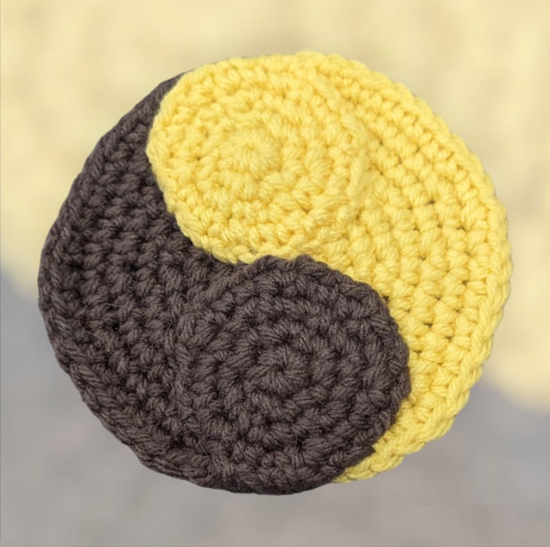 Crochet Yin Yang Coaster: Beginner-friendly Shapes Series Applique ...