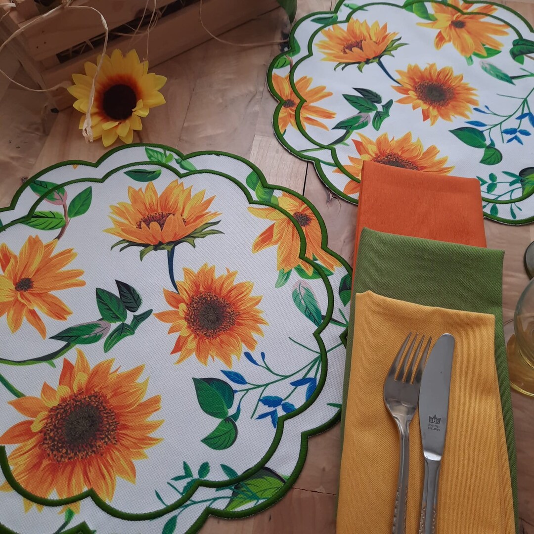 Sunflower Patterned Scalloped Medallion Placemat Napkin Set, Dinner ...