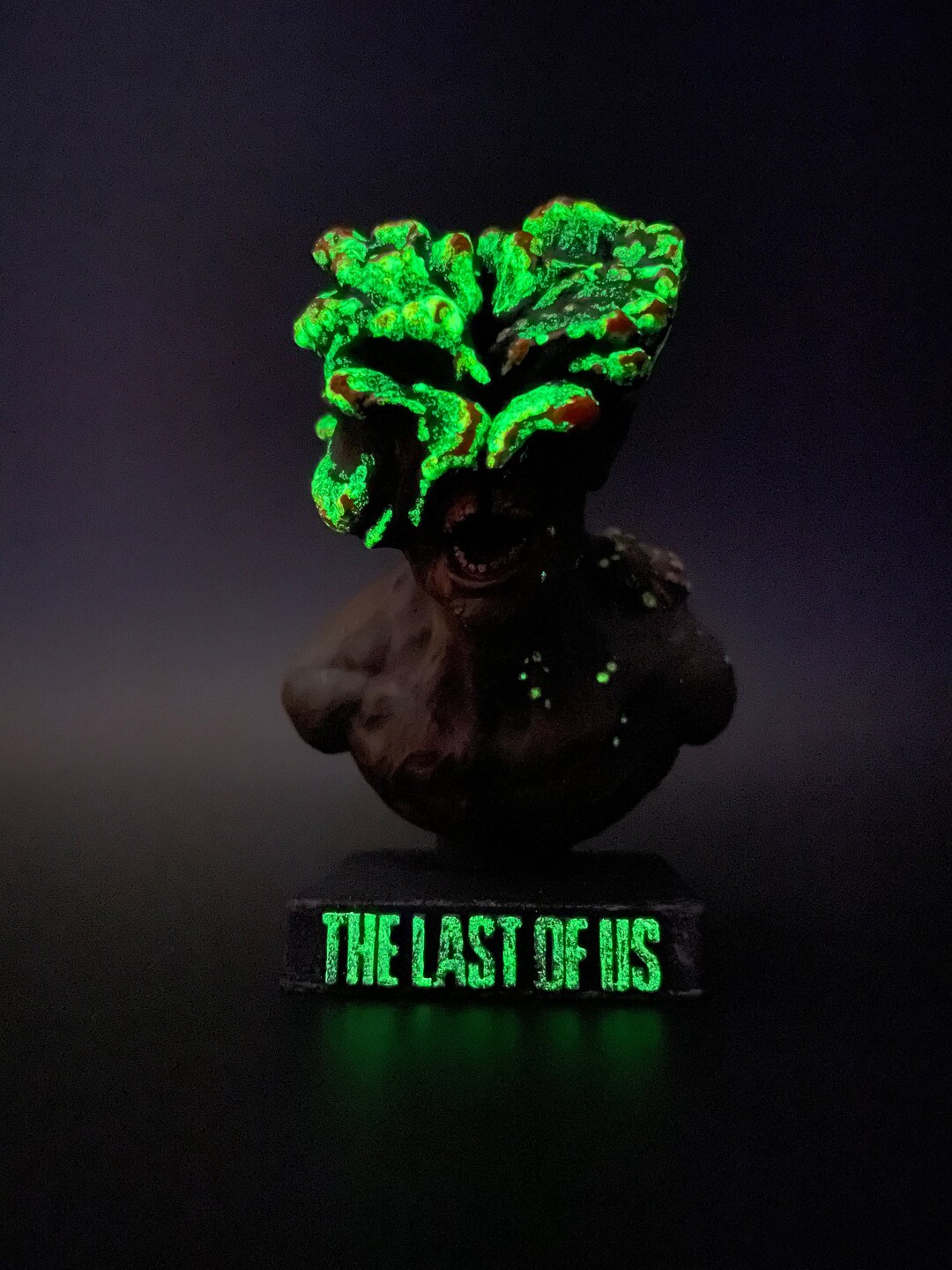 The Last of Us - Clicker Figure (glow in the Dark) - Etsy