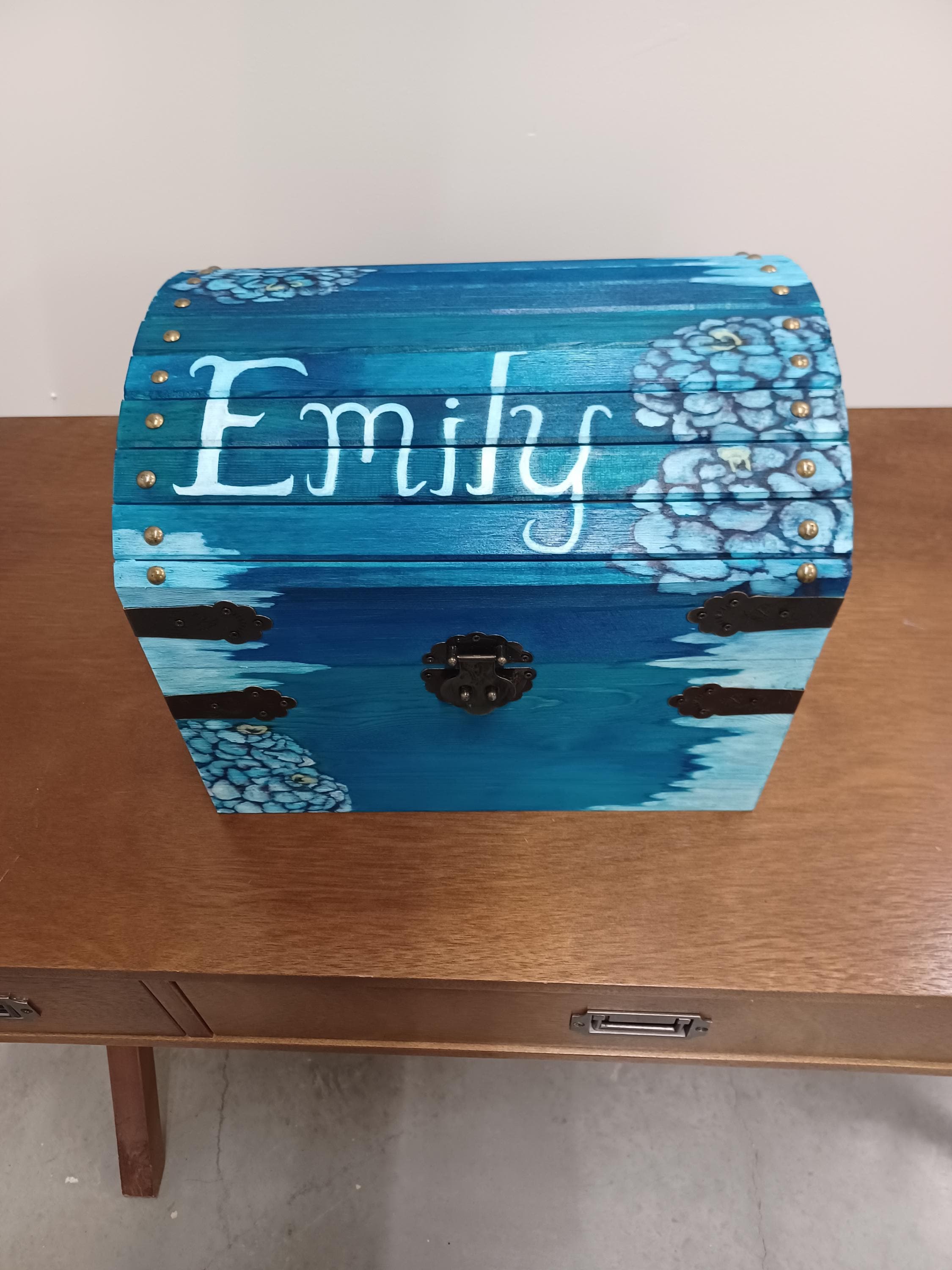 Custom Large Chest With Names - Etsy