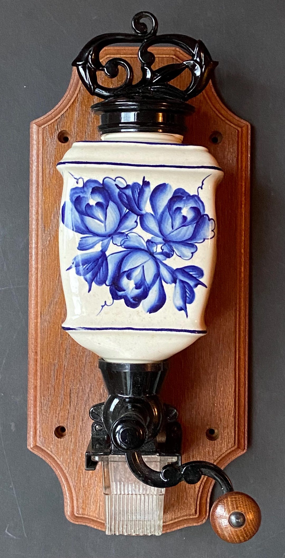 Charming Delft Blue Coffee Grinder With Crown Lid – Excellent Condition ...