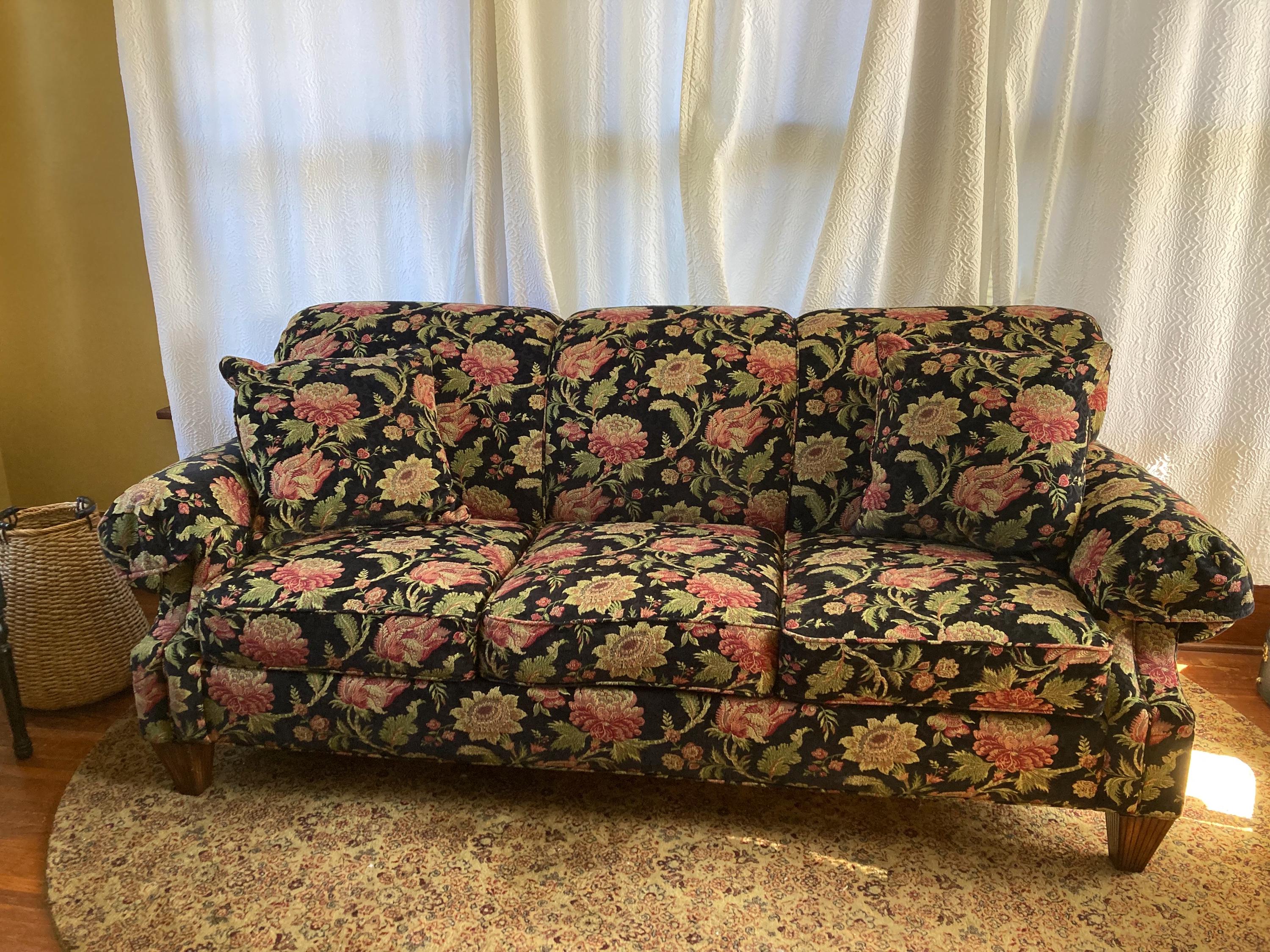 Floral sofas in style store