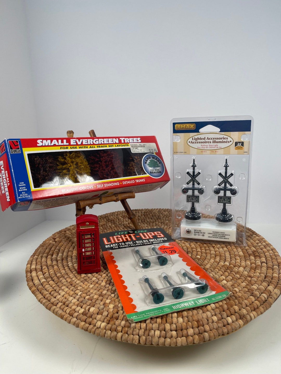 Model Train Vintage Accessories Set, Evergreen Trees, Highway Lights ...