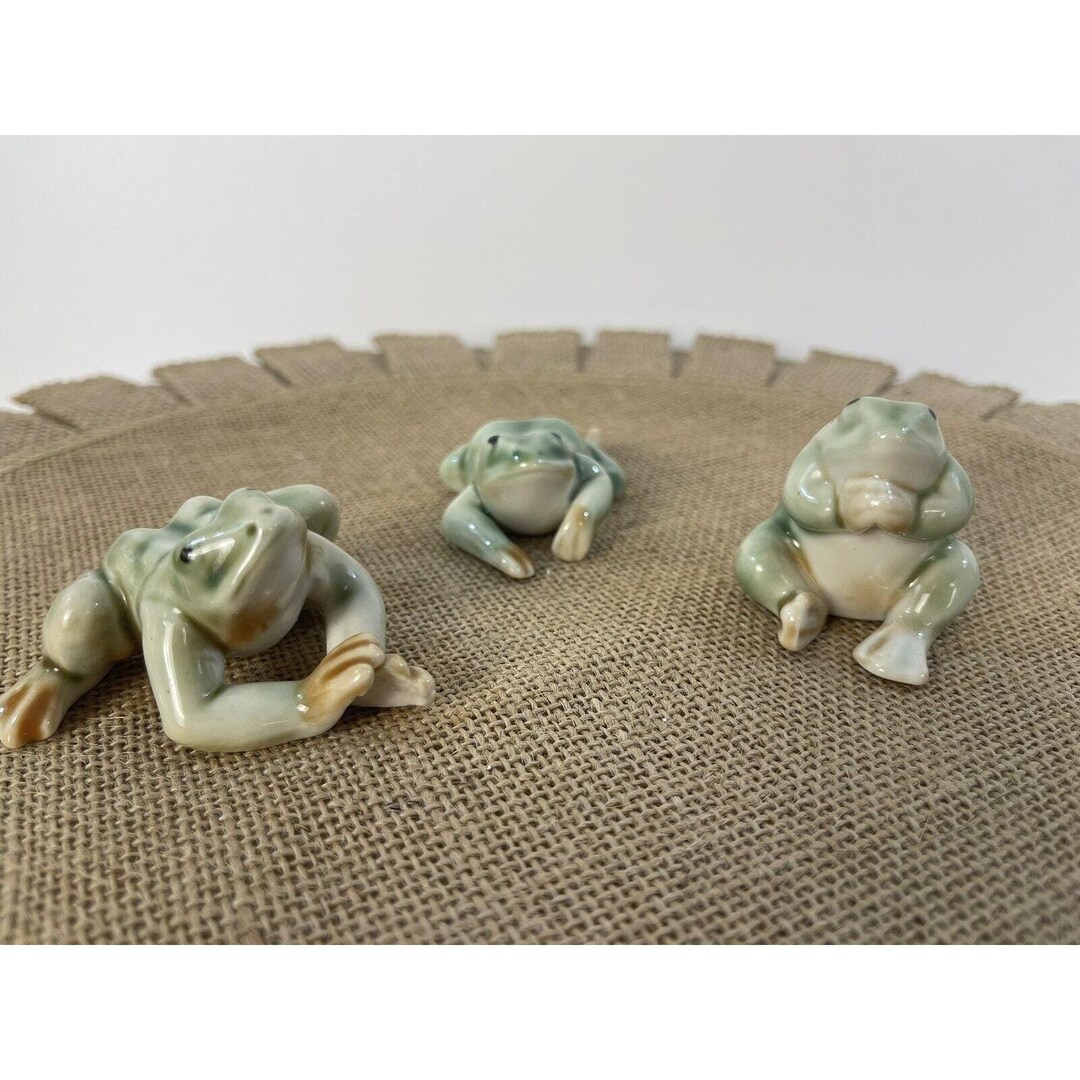 Set 3 Small Green Posing Frogs Figurines Frog Trio Decor Vintage Frog ...
