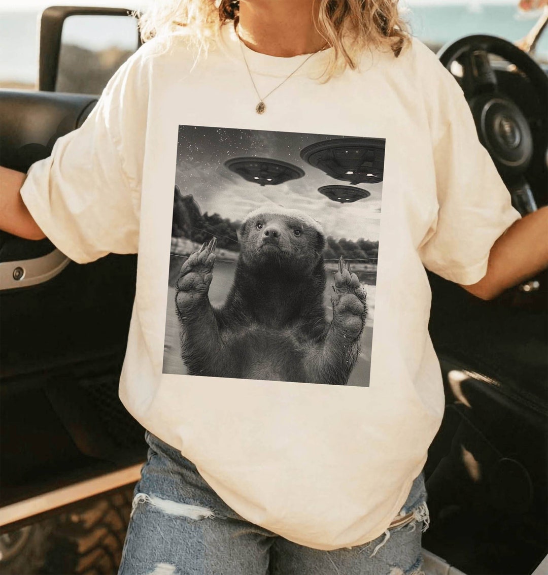 Funny Honey Badger Selfie With Alien UFO Shirt | Honey Badger Animal ...