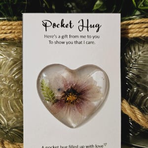 Flower Heart Pocket Hug | Resin | Resin Pocket Hug | Mulitple Colours ...