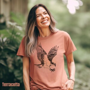 Flying Hawk Shirt, Red Hawk Birds of Prey T-shirt for Men Women Ladies ...