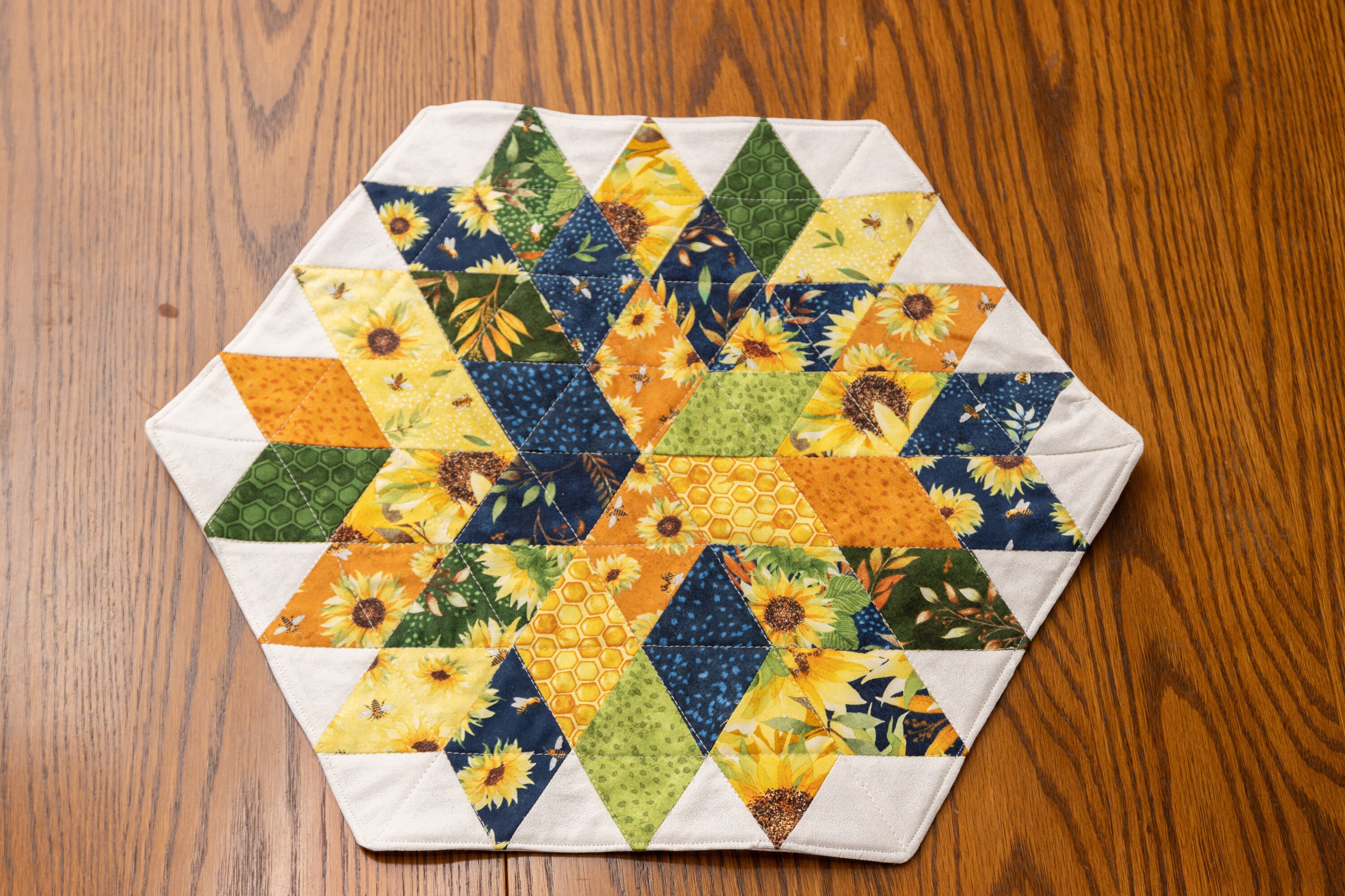 Quilted Sunflower Table Topper, Hexagon - Etsy