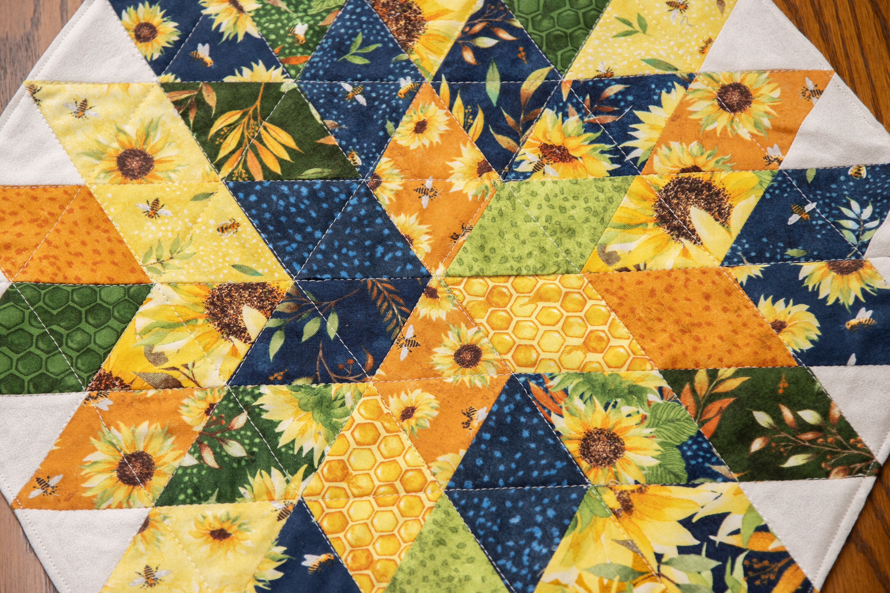 Quilted Sunflower Table Topper, Hexagon - Etsy