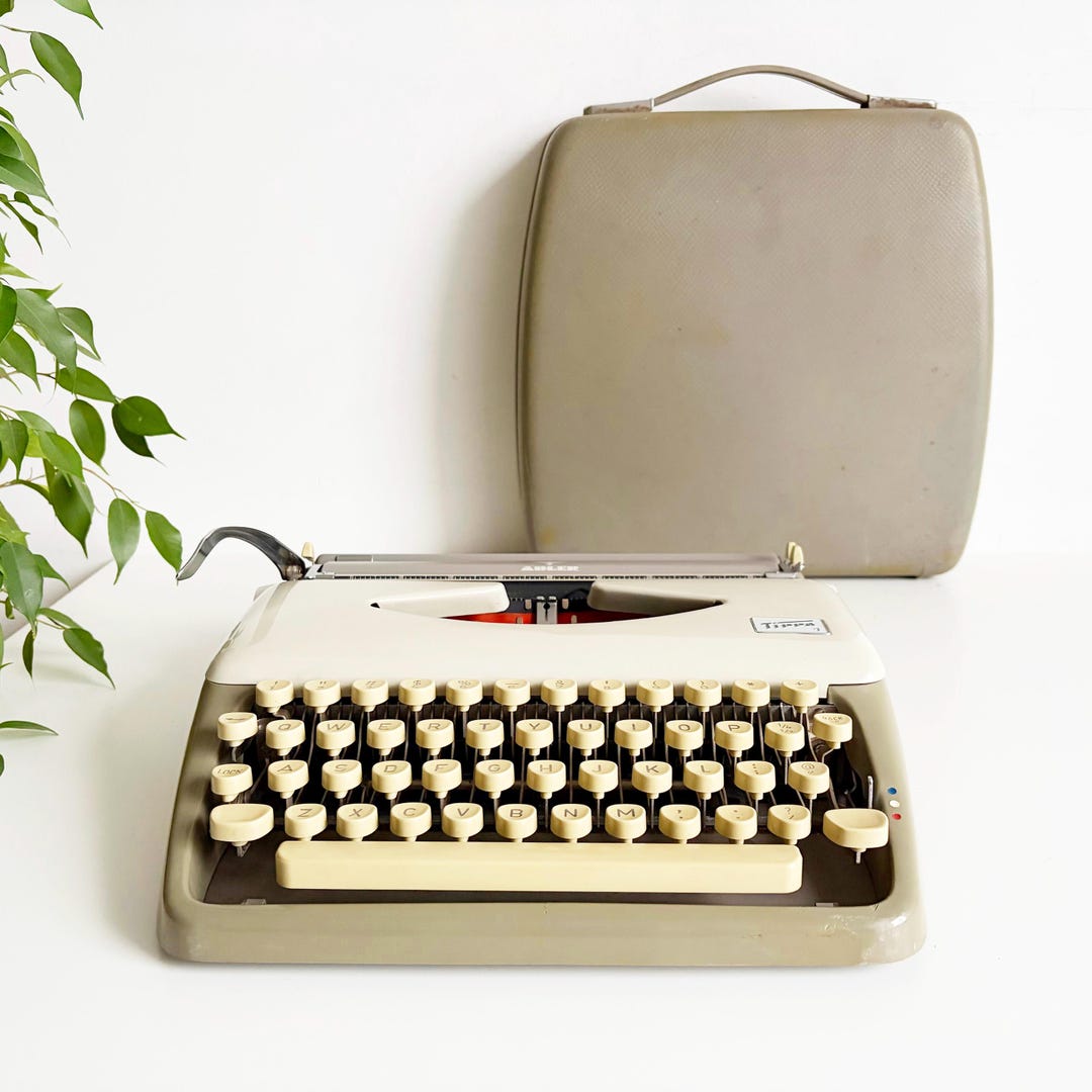 Adler Tippa, a Portable Vintage Typewriter From the 1960s, QWERTY ...