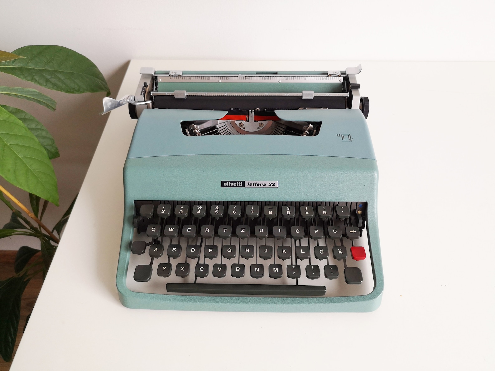 50% OFF Genuine Iconic Olivetti Lettera 32 a Portable Working Vintage ...