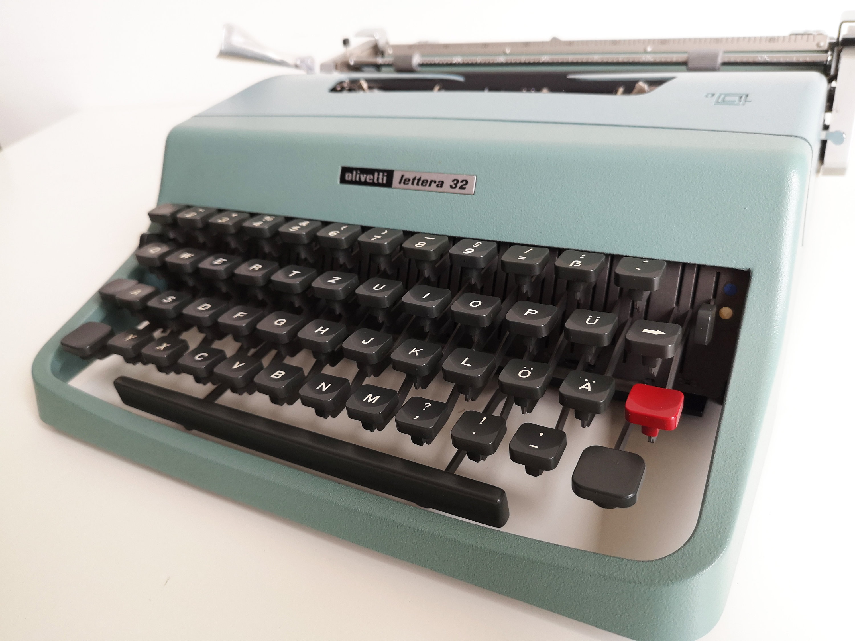 50% OFF Genuine Iconic Olivetti Lettera 32 a Portable Working Vintage ...
