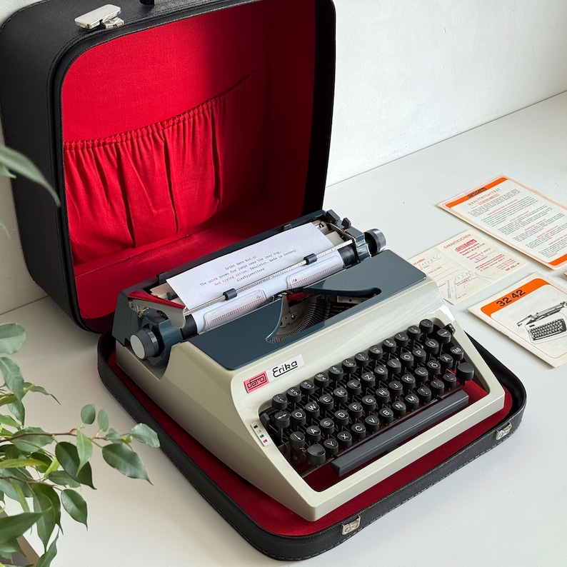 Erika Daro - Portable Vintage Working Typewriter, 1970s, Fully Serviced ...