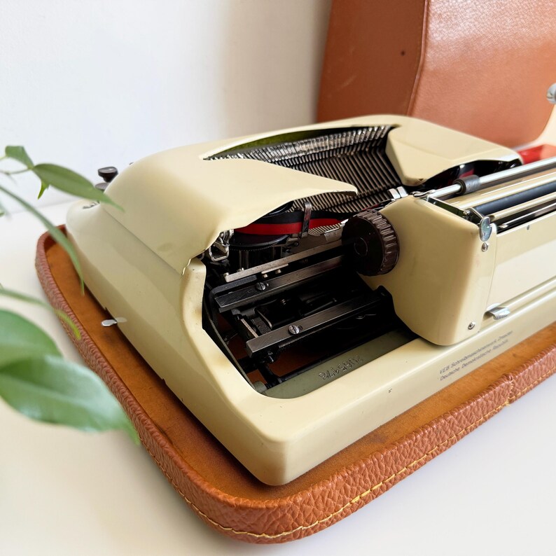 Rare Cream Erika Model 12, Portable Working Vintage Typewriter, 1960s ...