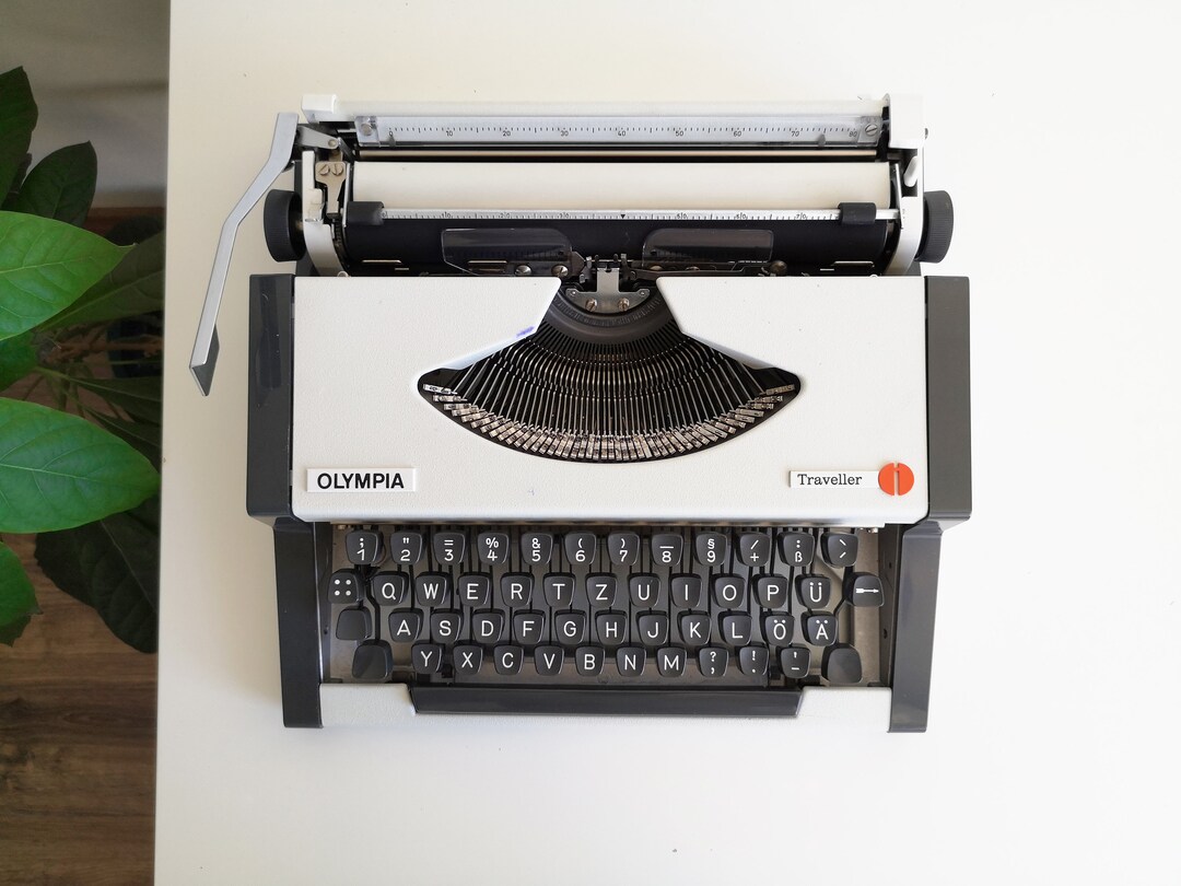 70% OFF OLYMPYA Traveller Typewriter, Portable Vintage Working ...