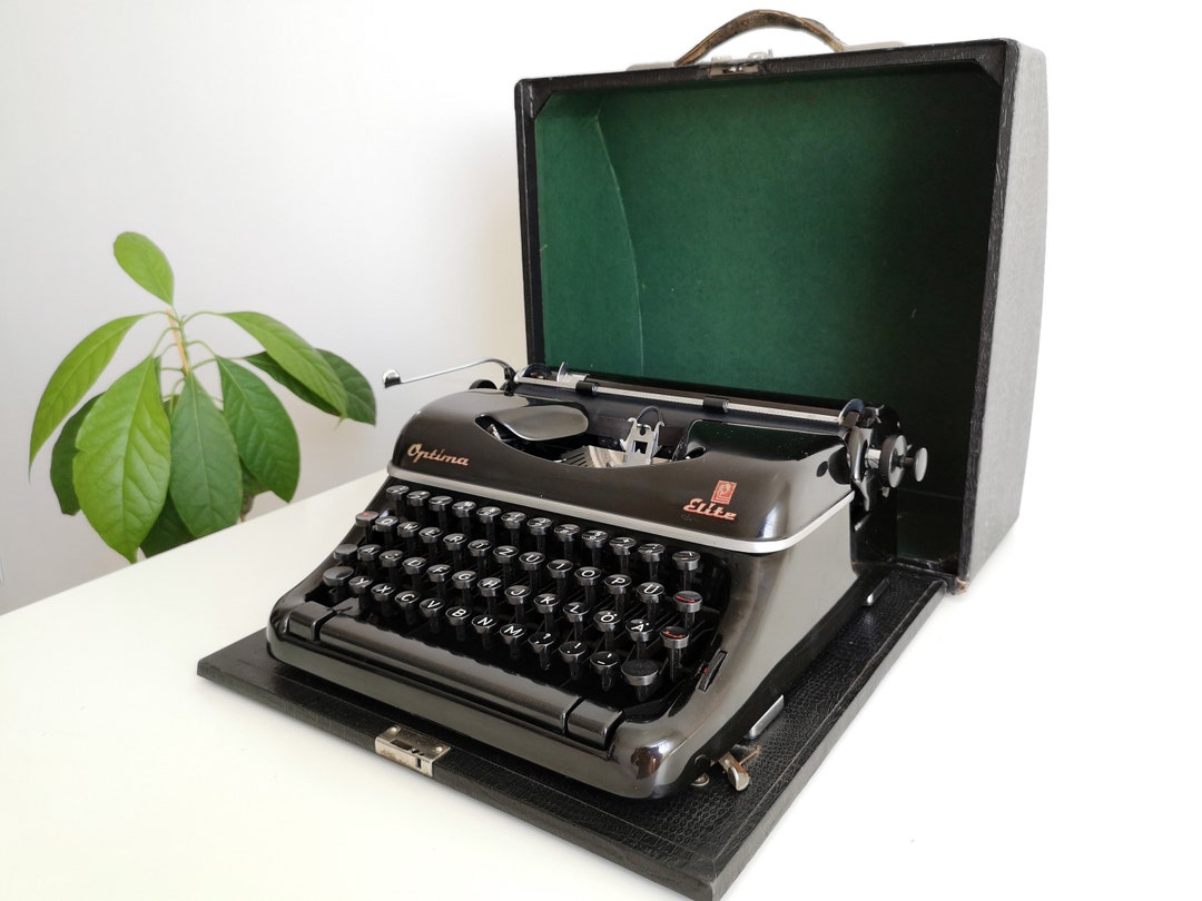 60% OFF Optima Elite Typewriter, Original Black Color in Awesome ...