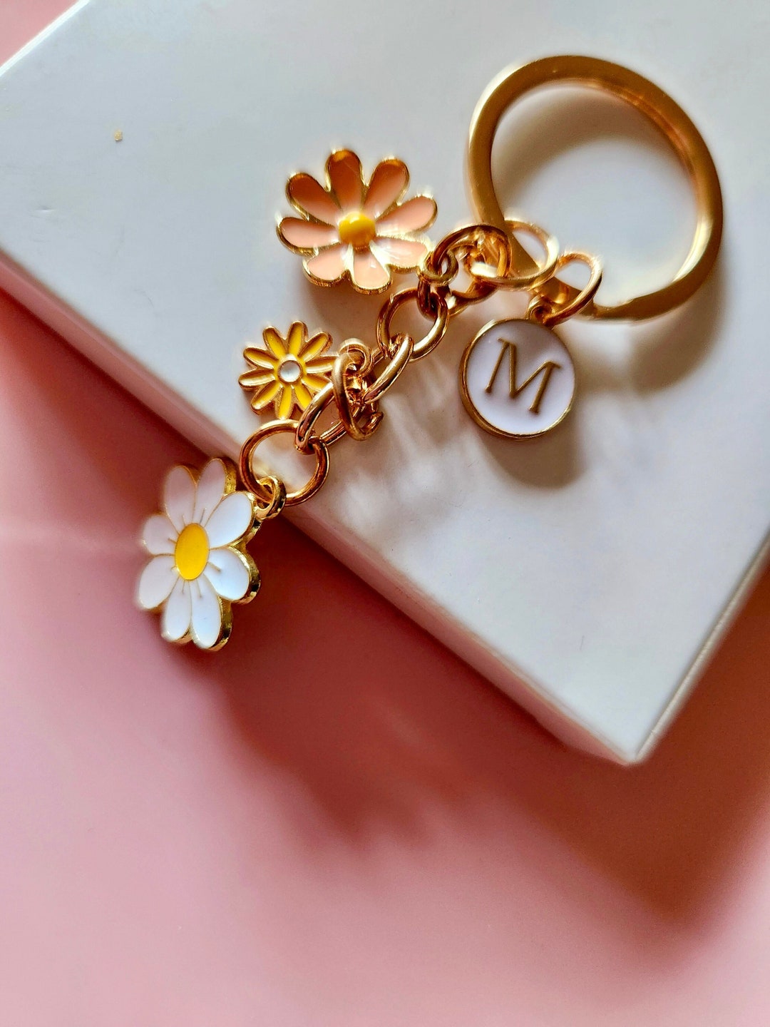 Personalized Daisy Keychain. Floral Key Ring. Bag. Wallet. Key Chain ...