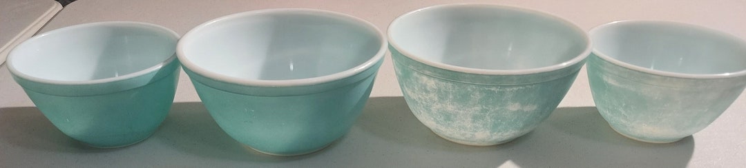 Pyrex Green Nesting Mixing Bowl Set 403 and 401 (2) 1 1/2 Qt & (2) 1 1/ ...