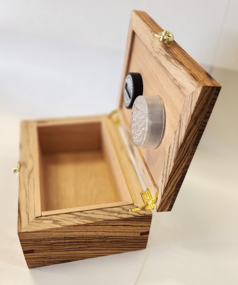 Small and Luxurious Cigar Humidor Box Cannabis and Cigar Enthusiasts ...