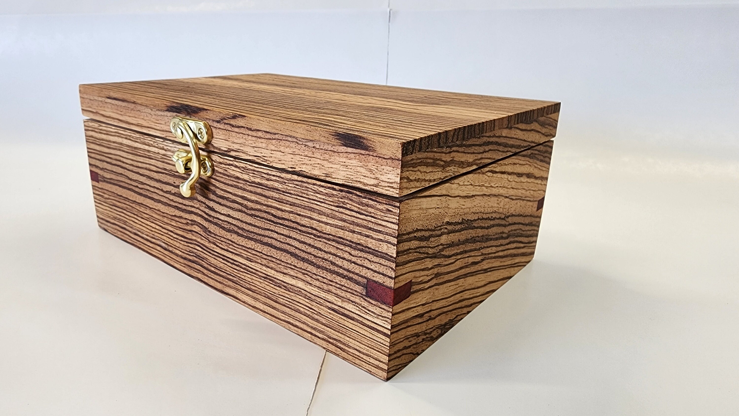 Small and Luxurious Cigar Humidor Box Cannabis and Cigar Enthusiasts ...