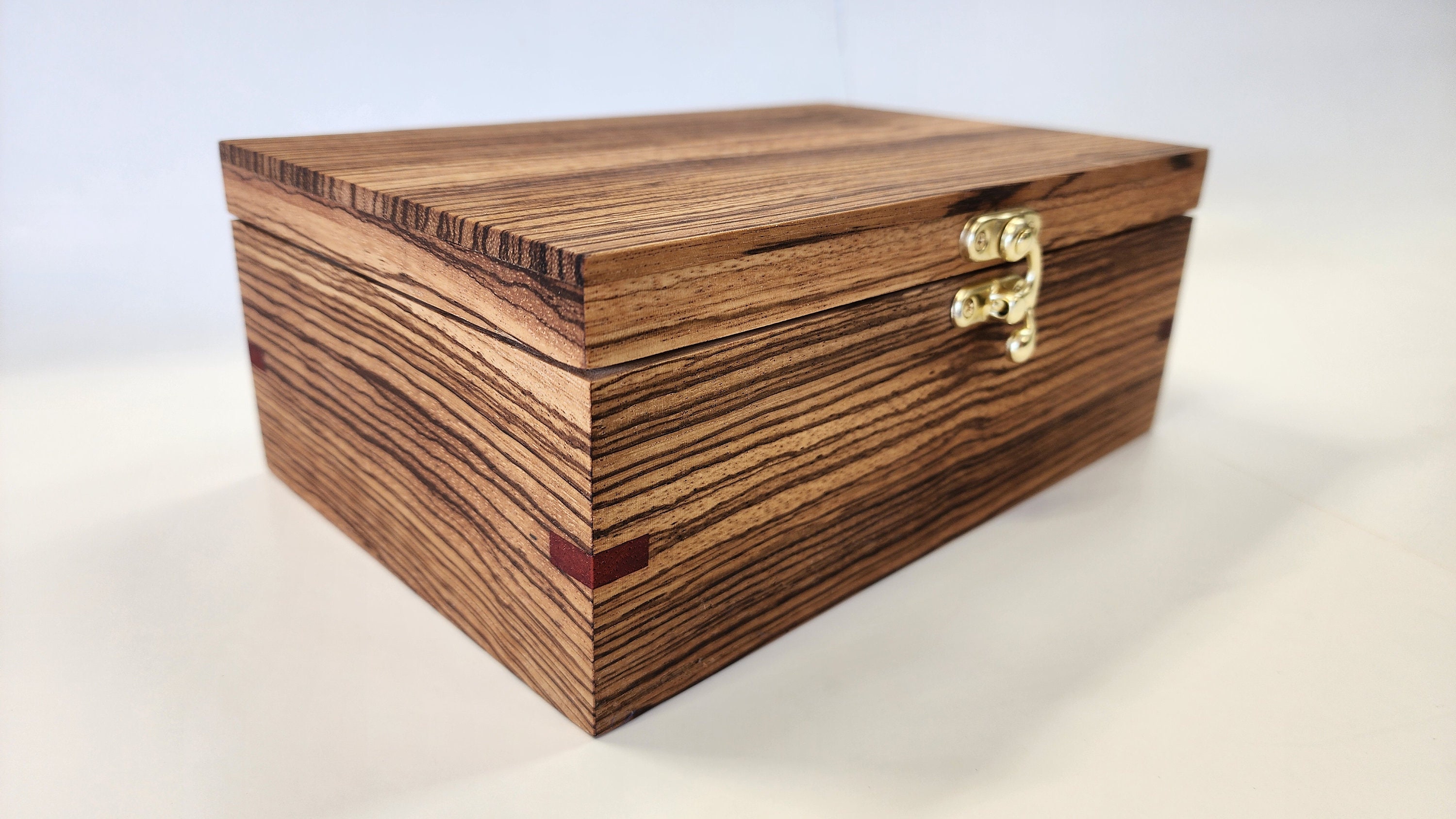 Small and Luxurious Cigar Humidor Box Cannabis and Cigar Enthusiasts ...