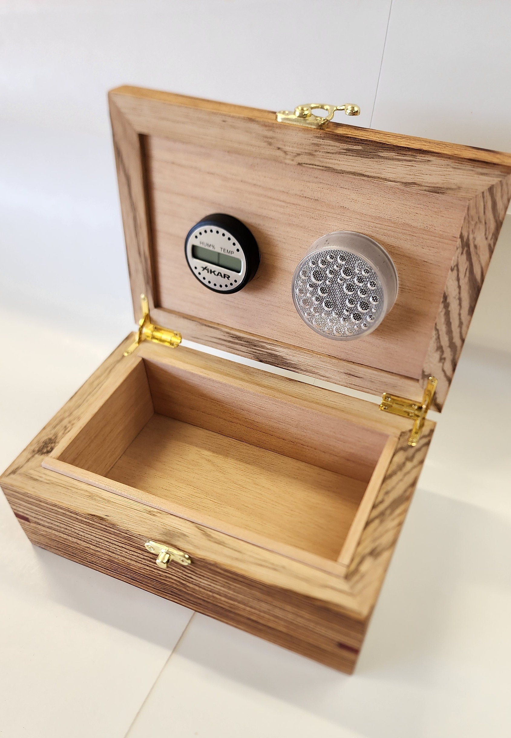 Small and Luxurious Cigar Humidor Box Cannabis and Cigar Enthusiasts ...