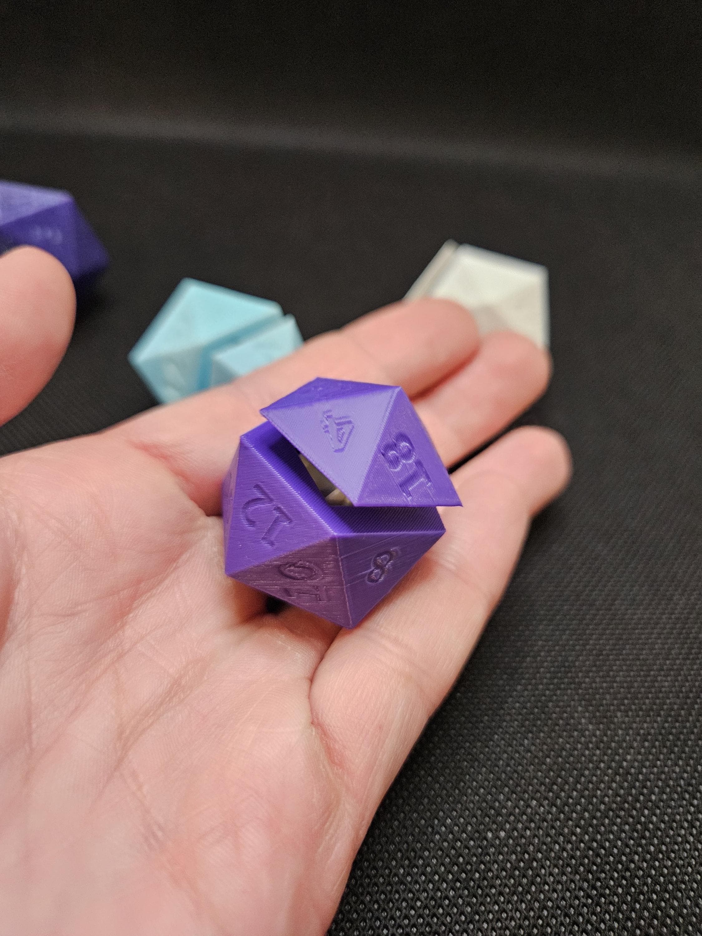 D20 Clicker Fidget Toy: Custom Colors, Stress Relief, Dnd Dice - Etsy UK
