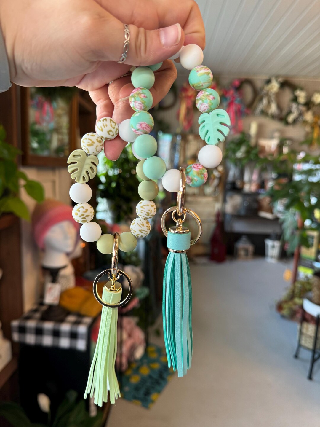 Chose Between a Light Green or a Mint Green Monstera Leaf Silicone ...