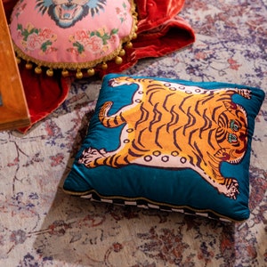 Blue Velvet Tiger Print Pillow Cover, Retro Round and Square Pillow ...