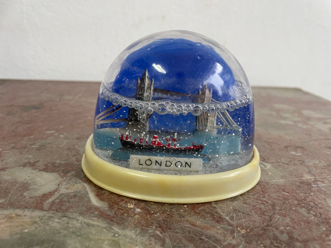 London England Souvenir Approx 10x8x7 4 Inch Snowdome Snow Shake Ball ...