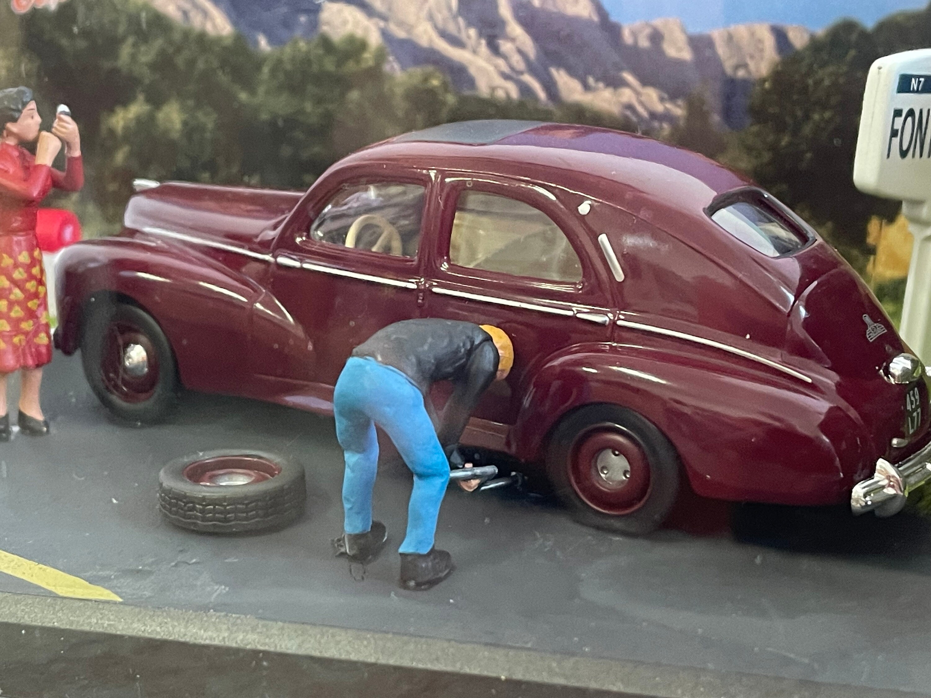 Renault Ondine in Panorama Box La Route Bleue / Ataya With Figures. Collector's Item 1:43 ...