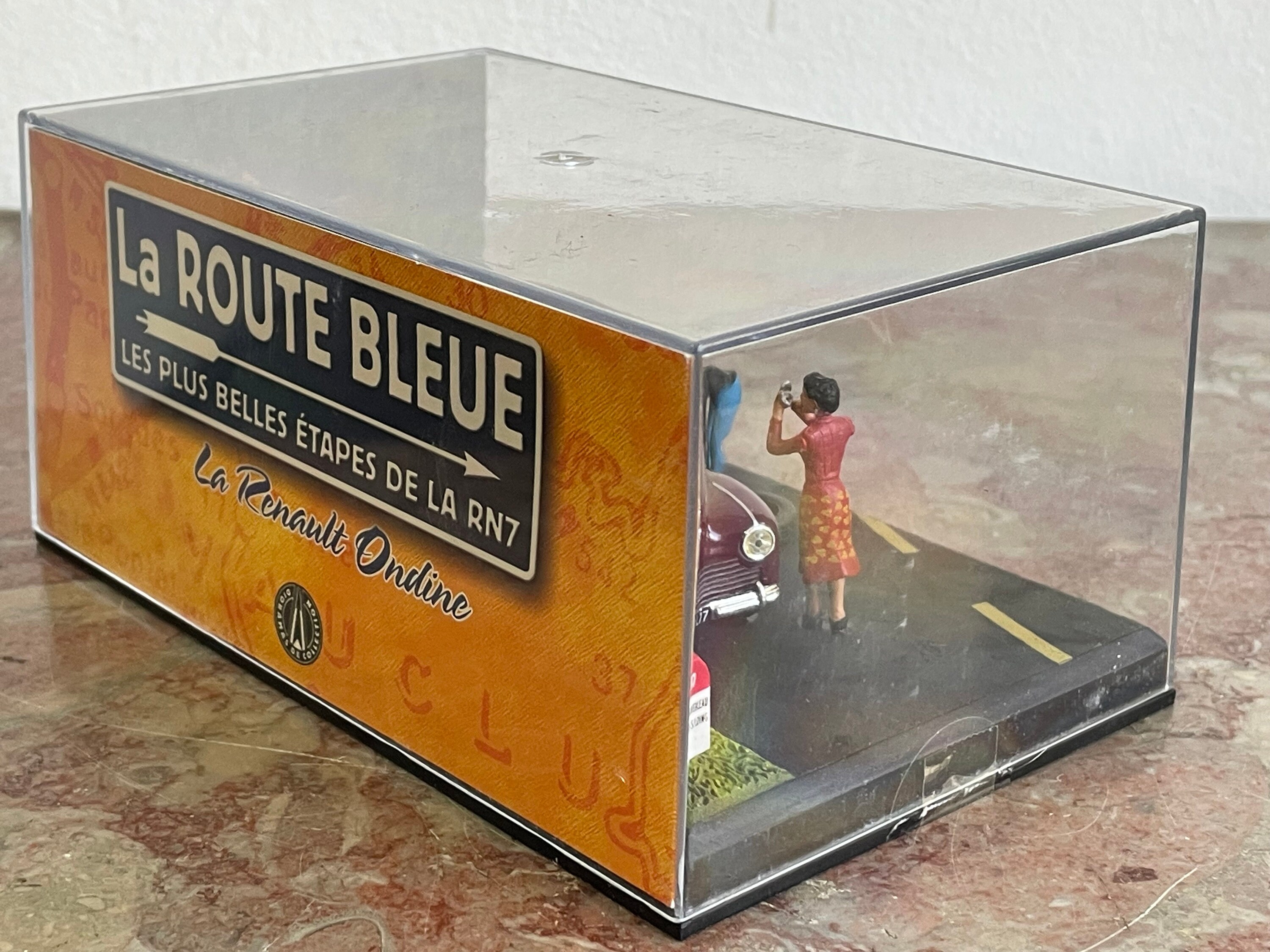 Renault Ondine in Panorama Box La Route Bleue / Ataya With Figures ...