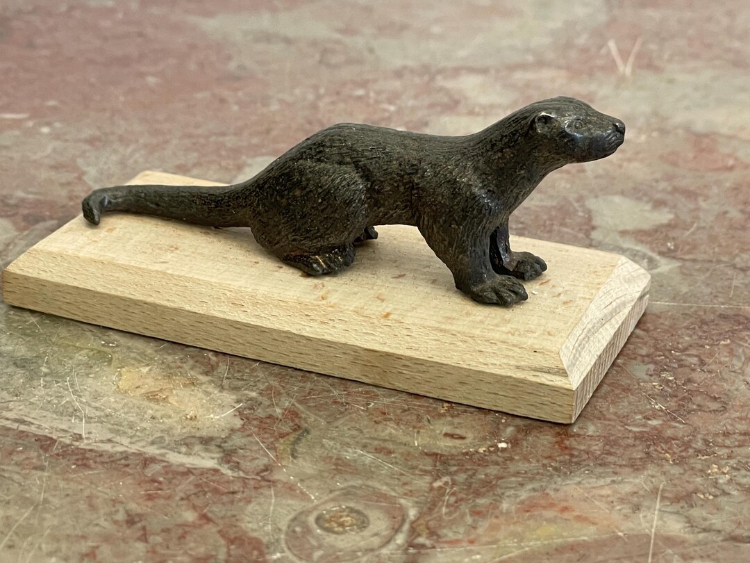 Figurine Otter Metal on Wooden Base. Bronze Color. Approx. 8.5x4.5x4 Cm ...