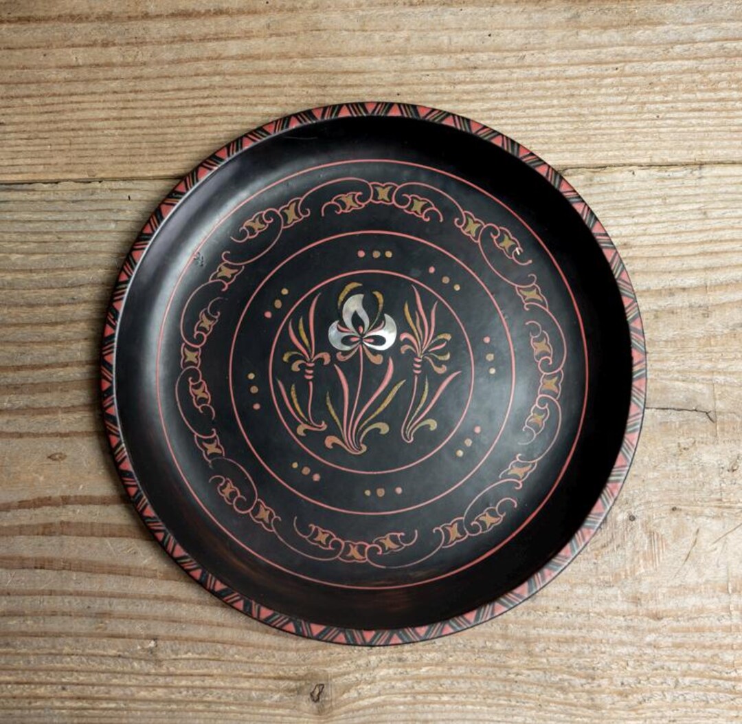 Antique Japanese Lacquerware Raden Flower Plate – 20th Century, 17.9cm ...