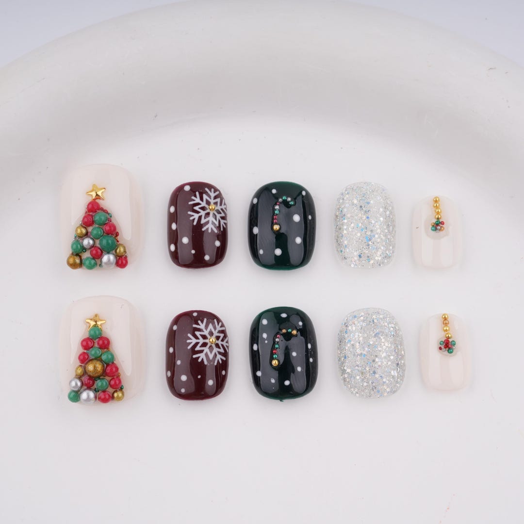 Handmade Simple Classy Christmas Nails, Short Round Nails,xmas Party ...