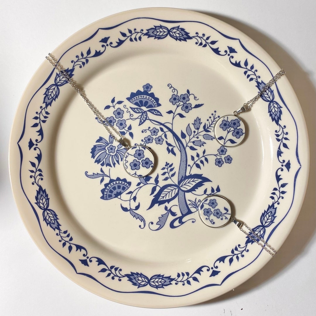 Corelle Blue Floral Pendant Necklace - Etsy