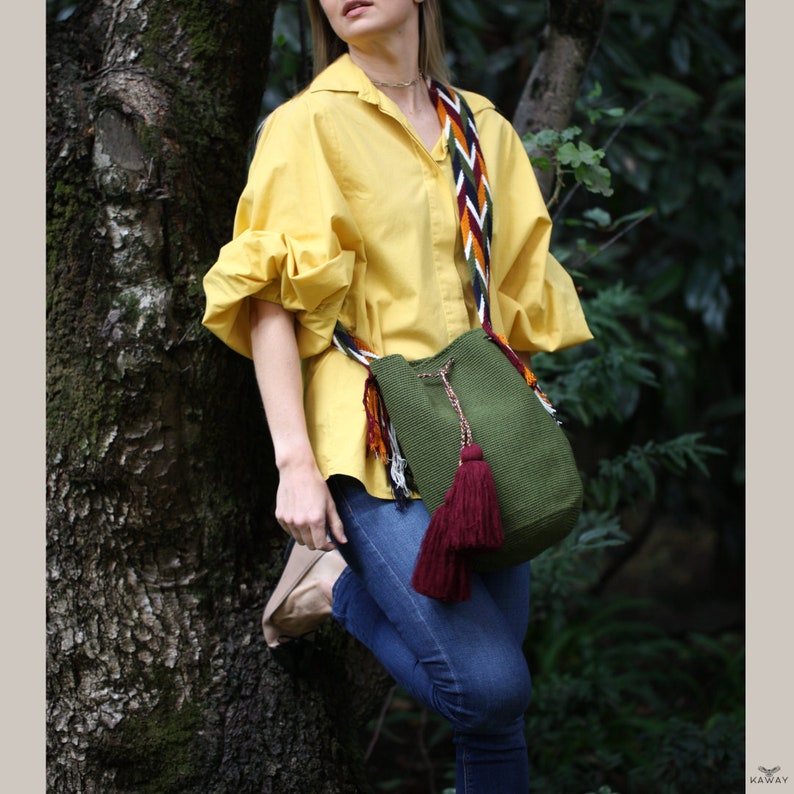 Vibrant Simplicity: Single-color Wayuu Bag With Multicolored Gauze ...