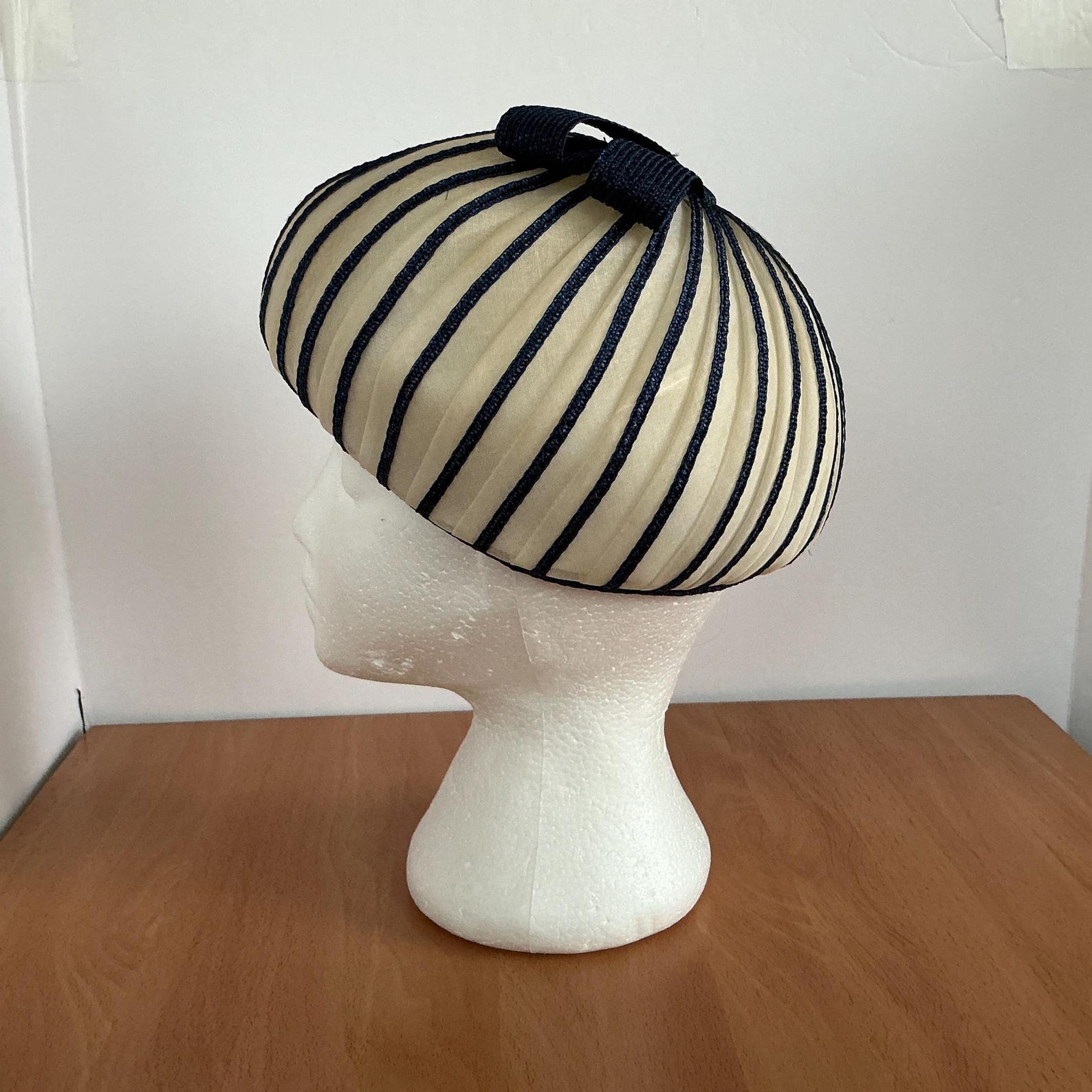 Vintage 1960s Bubble Style Hat - Etsy